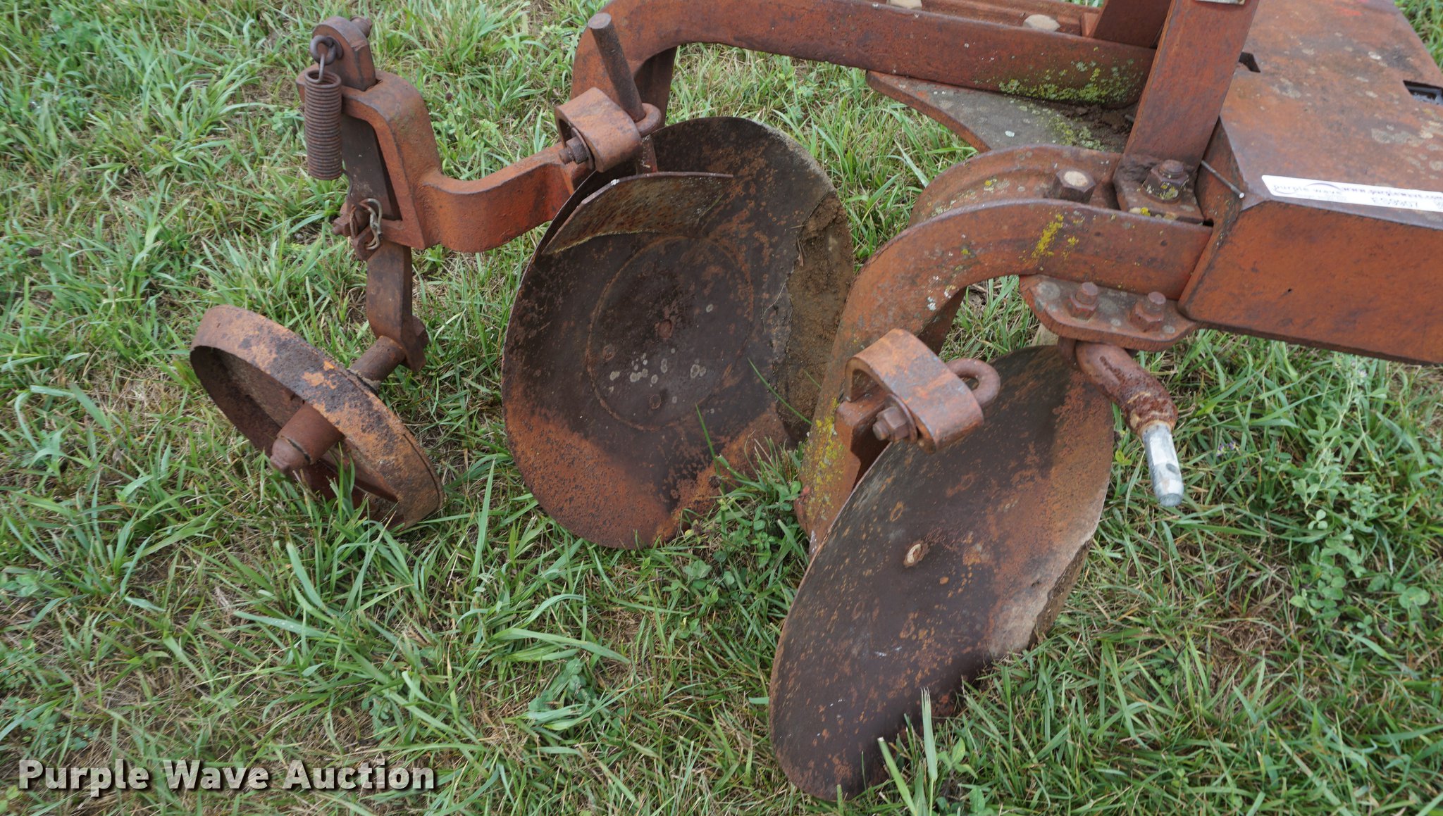 Dearborn 10-80 disk plow in Bates City, MO | Item ES9907 sold | Purple Wave