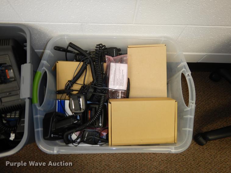 Hand-held radios and pagers in Ottawa, KS | Item EM9658 sold | Purple Wave