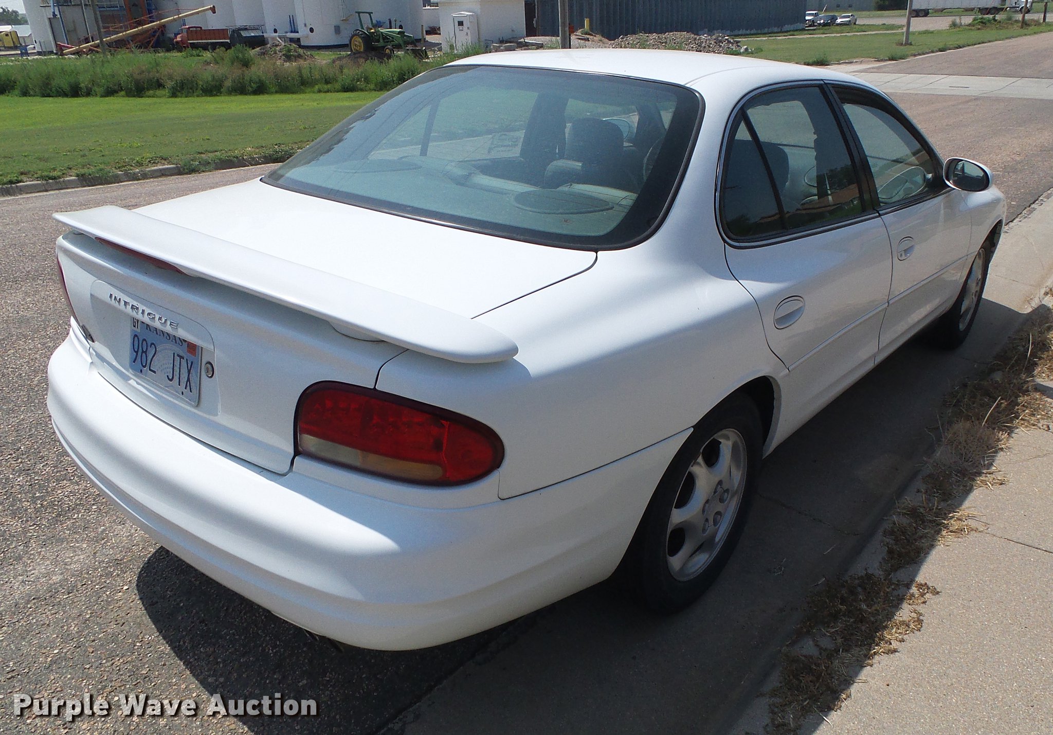 1998 Oldsmobile Intrigue in Ingalls, KS | Item DD5872 sold | Purple Wave