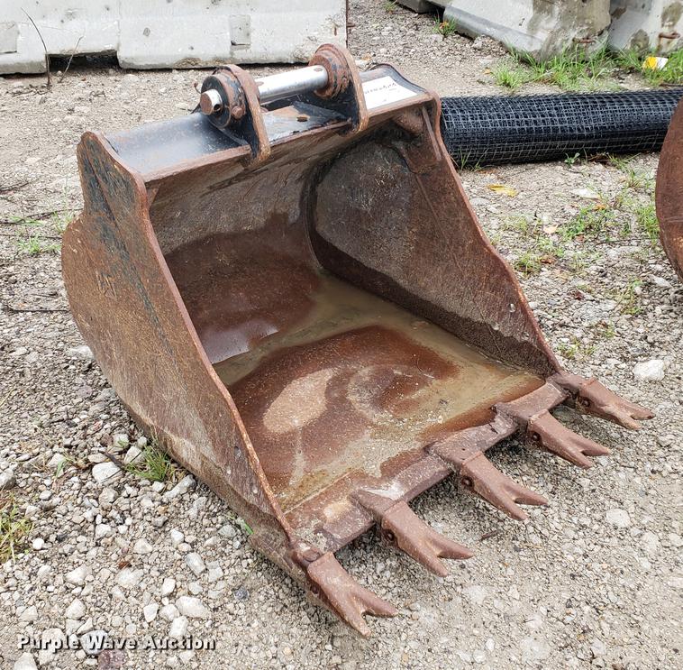 Caterpillar 308 excavator bucket in Kansas City, MO | Item DF2424 sold ...