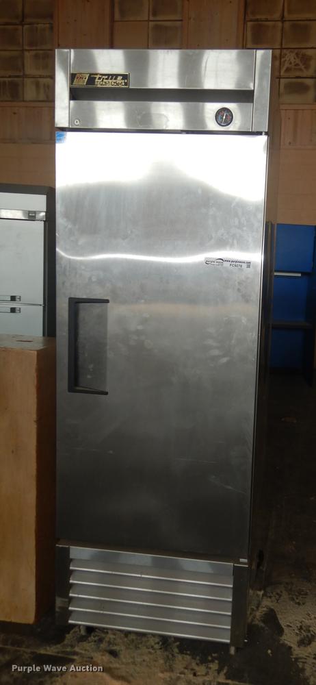 True T-23 refrigerator in Holton, KS | Item FC9278 sold | Purple Wave