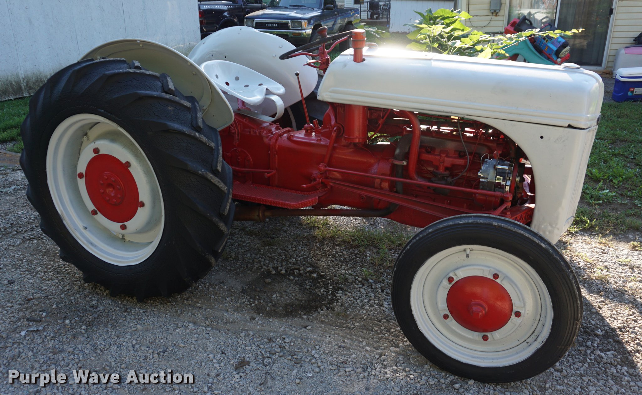 Ford 9N tractor in Tonganoxie, KS | Item DD6527 sold | Purple Wave