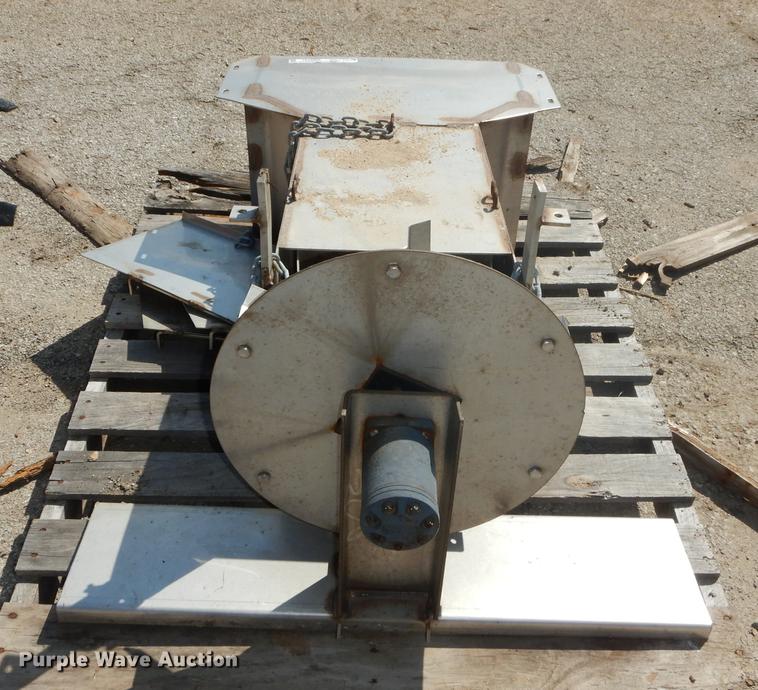 Salt spreader spinner in Topeka, KS | Item EM9641 sold | Purple Wave