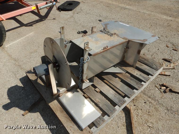 Salt spreader spinner in Topeka, KS | Item EM9641 sold | Purple Wave