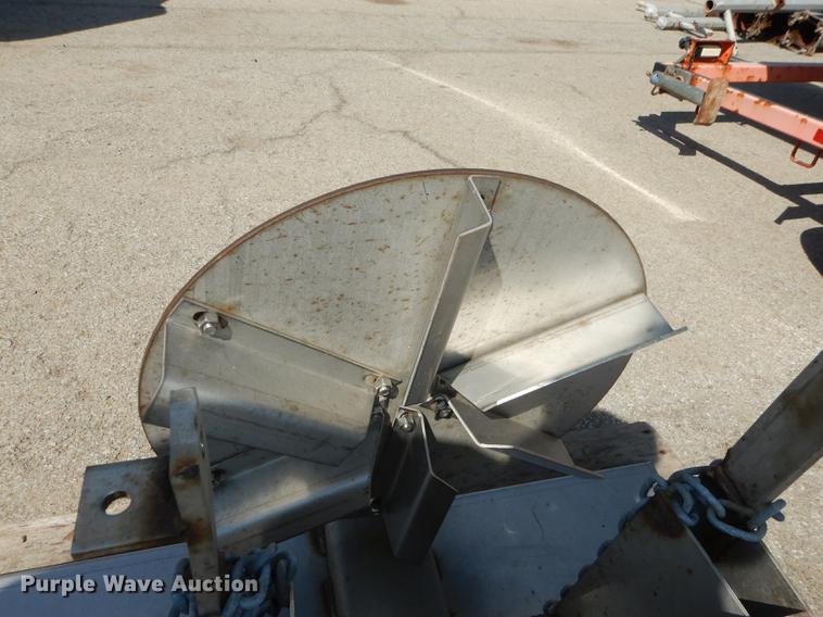 Salt spreader spinner in Topeka, KS | Item EM9641 sold | Purple Wave