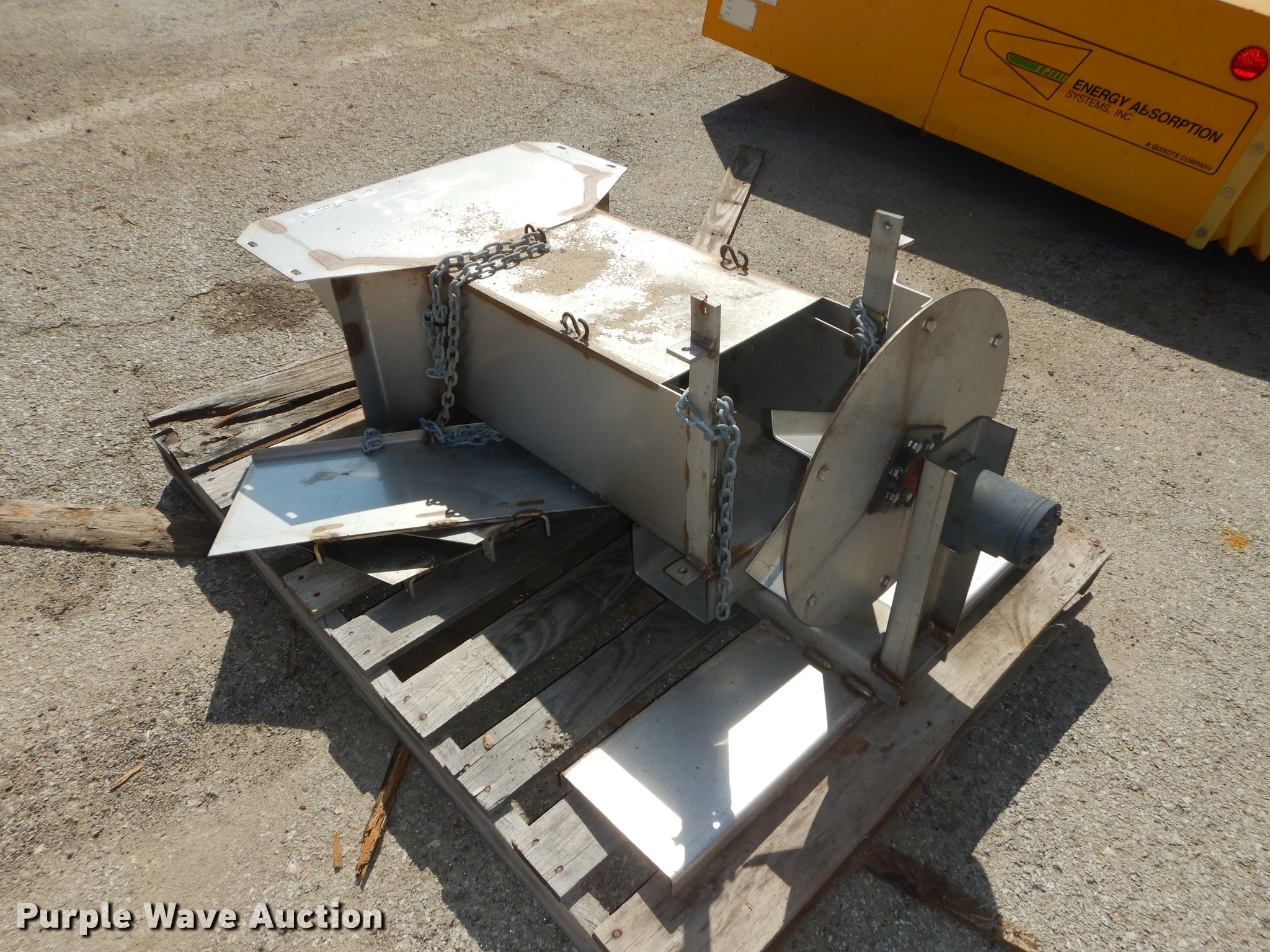 Salt spreader spinner in Topeka, KS | Item EM9641 sold | Purple Wave