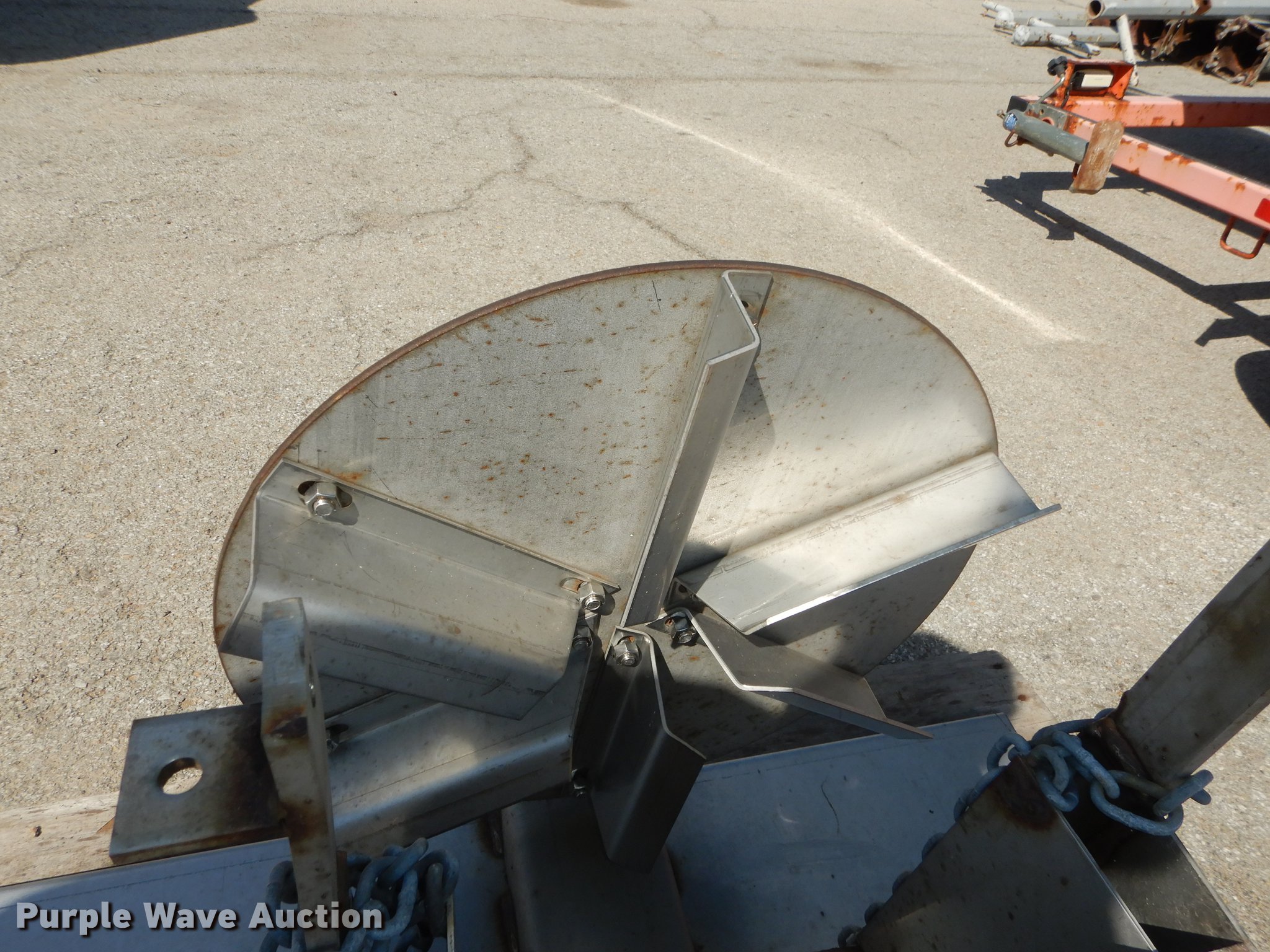 Salt spreader spinner in Topeka, KS | Item EM9641 sold | Purple Wave