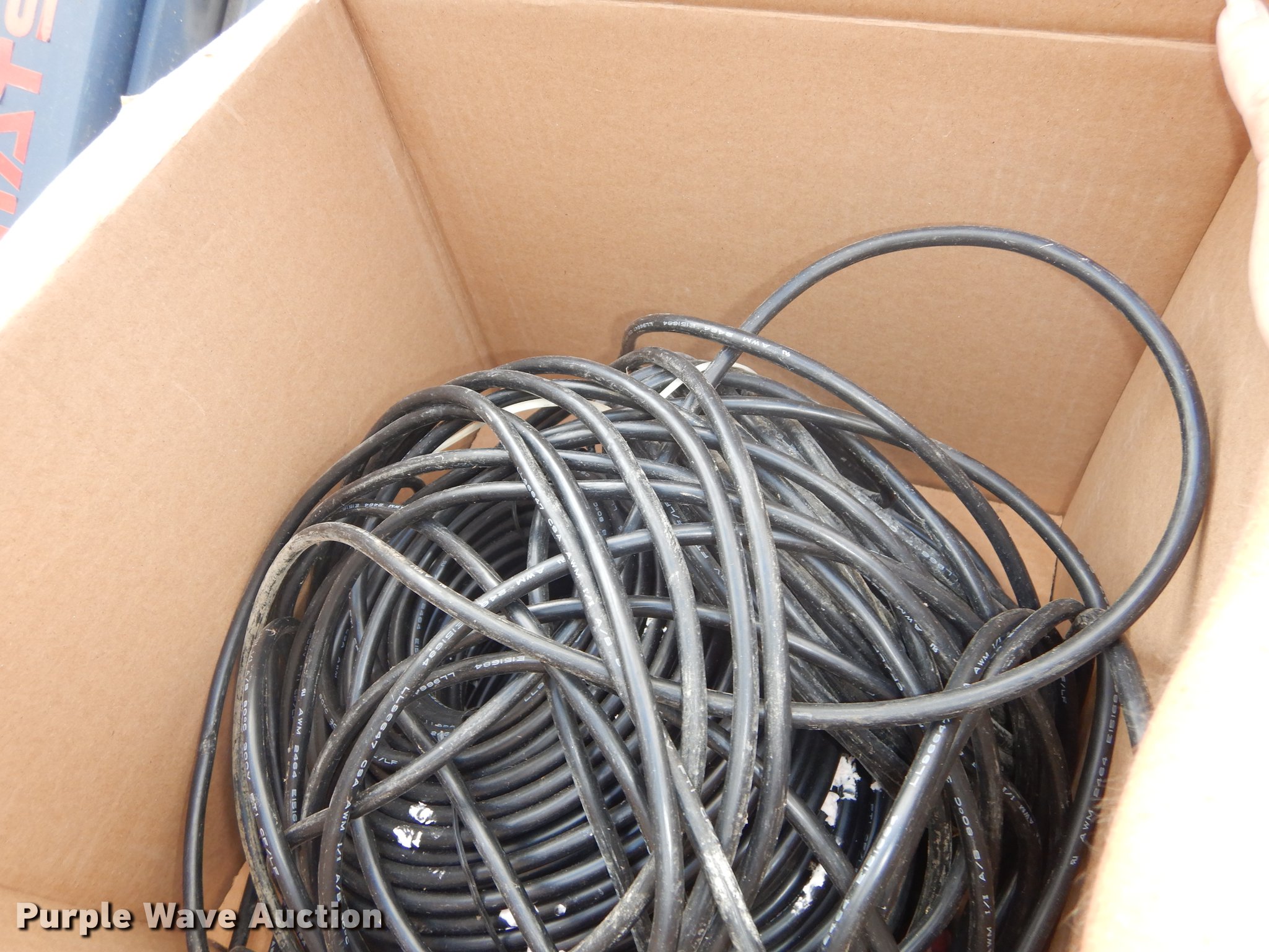 Automotive accessories in Topeka, KS | Item EM9684 sold | Purple Wave