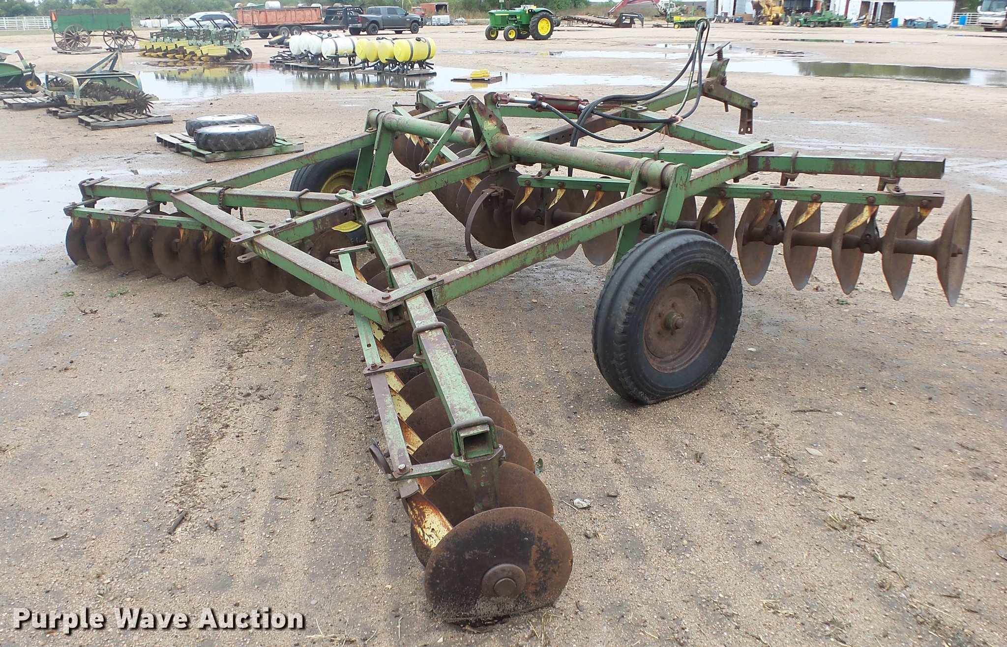 John Deere disk in Kinsley, KS | Item AM9193 sold | Purple Wave