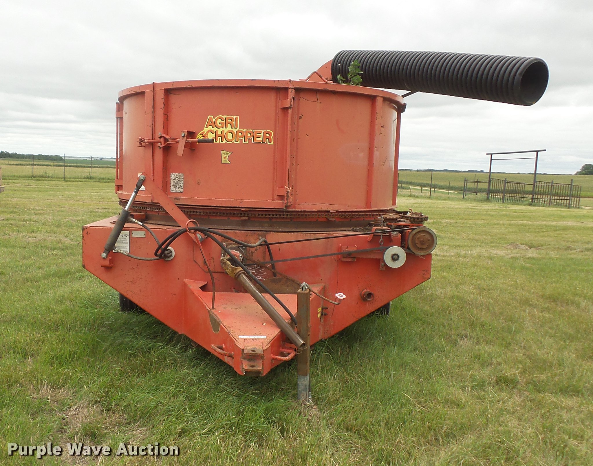 Agri-Chopper 5600 bale processor/tub grinder in Veblen, SD | Item ...