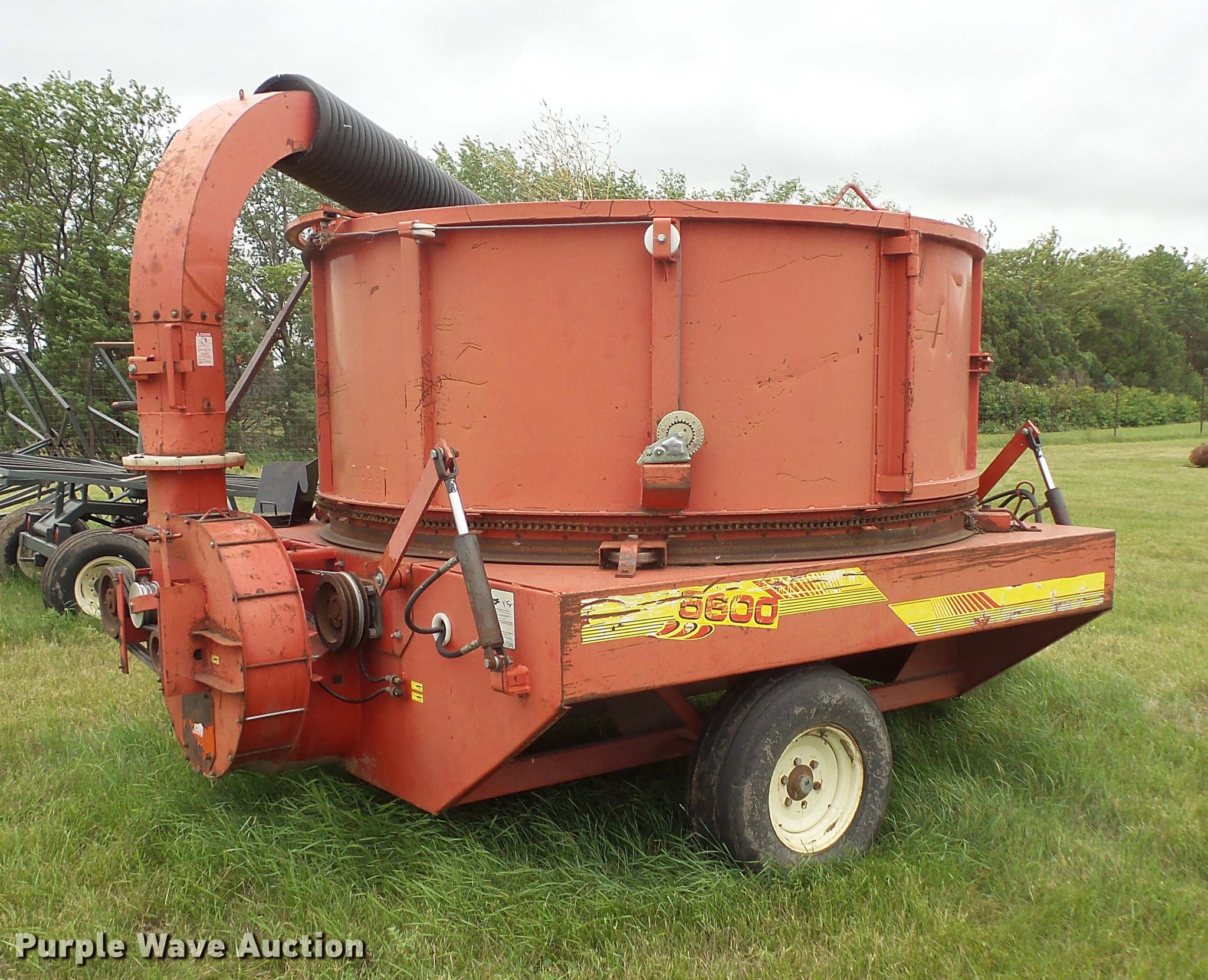 Agri-Chopper 5600 bale processor/tub grinder in Veblen, SD | Item ...
