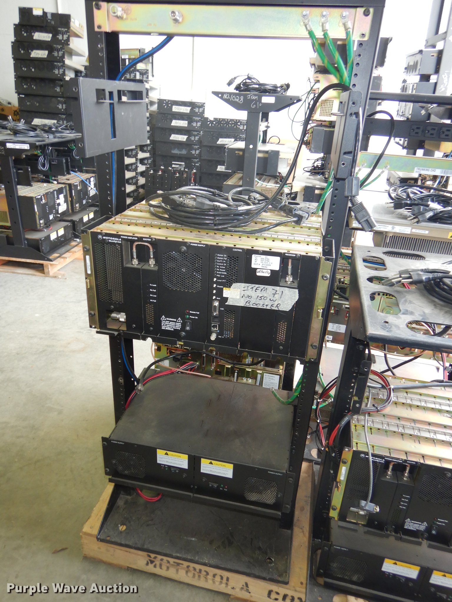 (4) Motorola Quantro T5365A radio repeaters in Topeka, KS | Item EM9738 ...