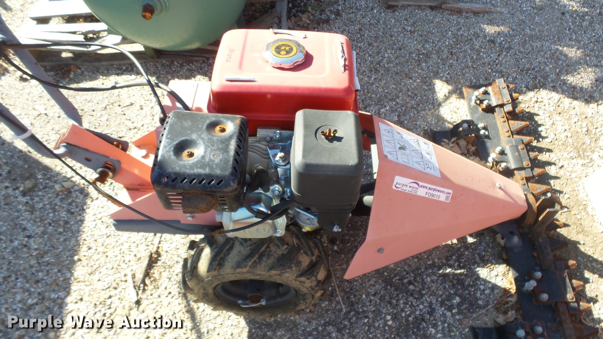 Sickle bar push mower in Hutchinson, KS | Item FO9010 sold | Purple Wave