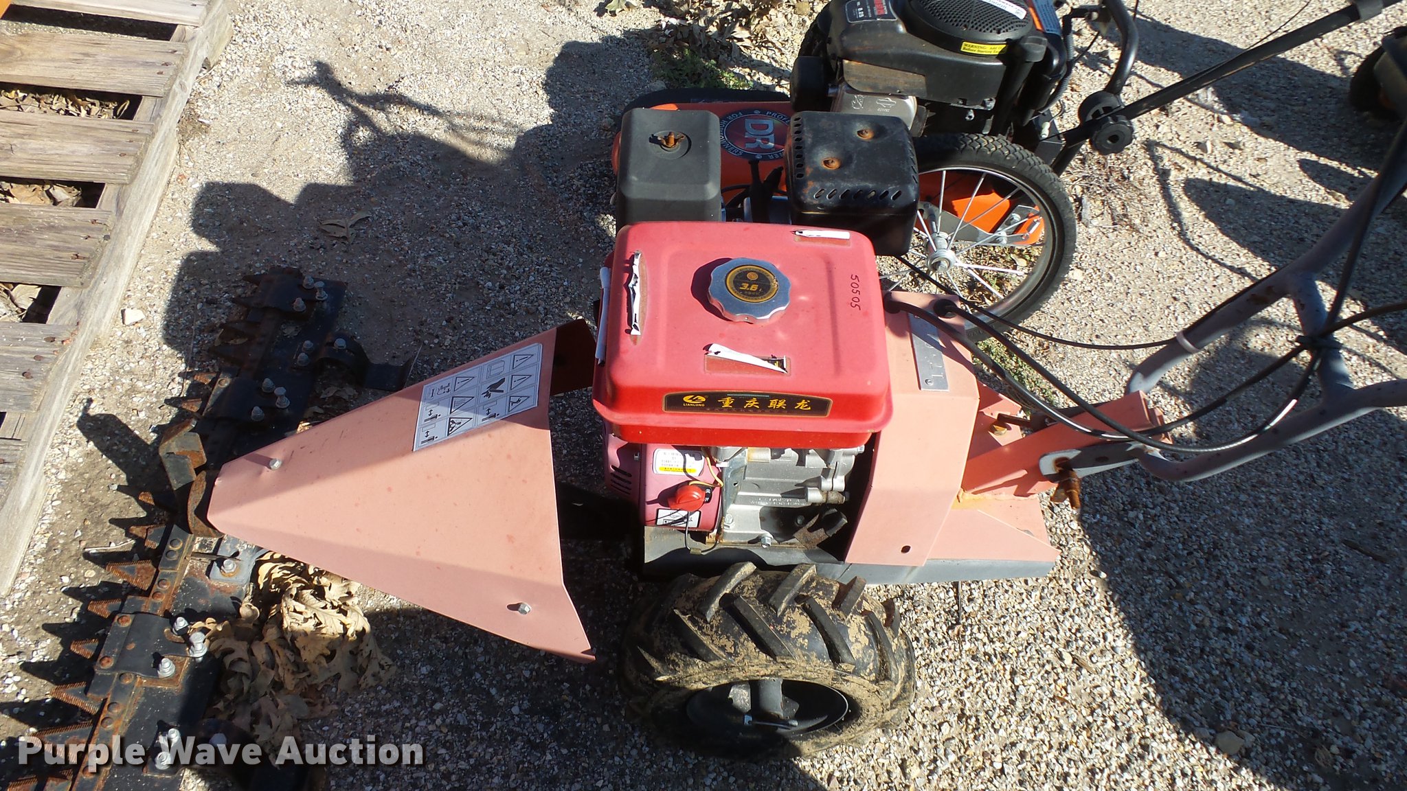 Sickle bar push mower in Hutchinson, KS | Item FO9010 sold | Purple Wave