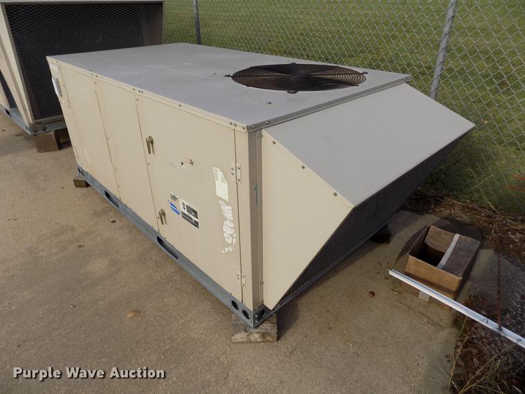 Lennox rooftop AC unit in Hays, KS | Item ER9147 sold | Purple Wave