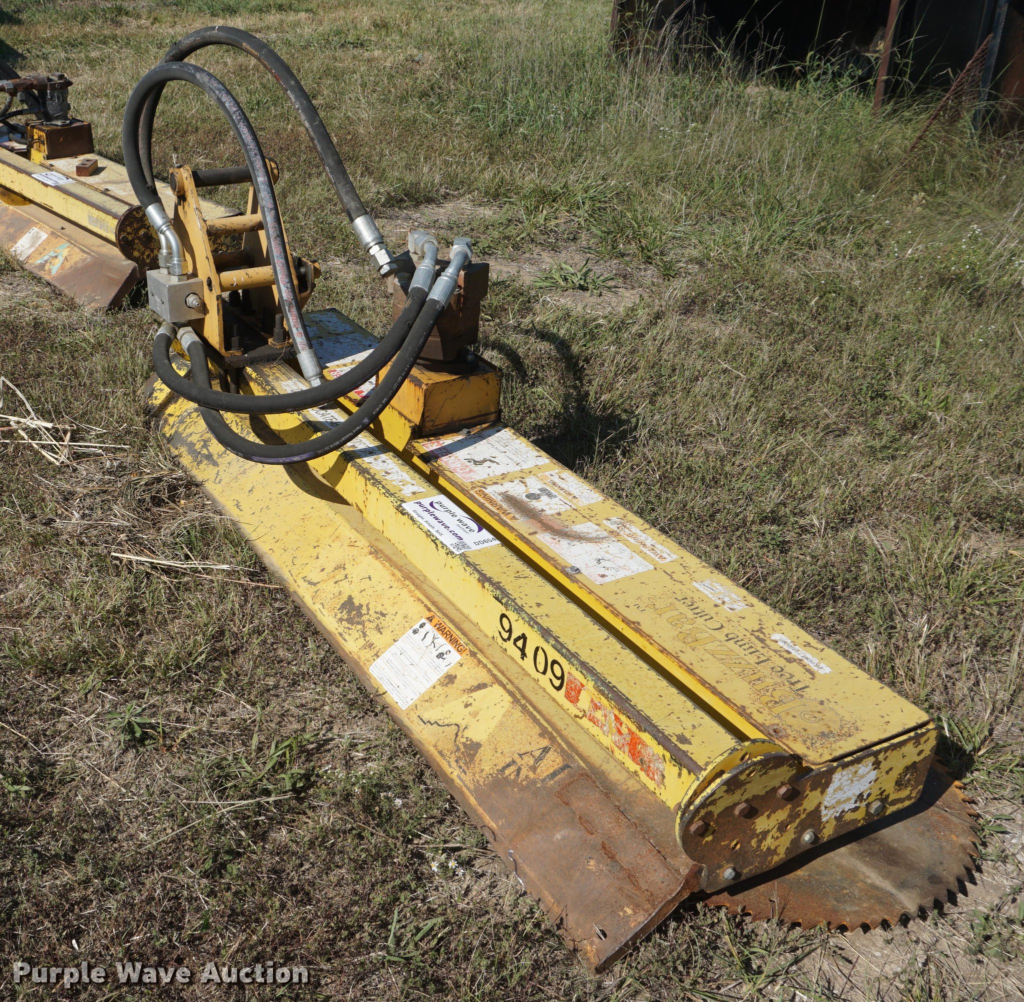 Buzzbar tree limb cutter in Olathe, KS | Item DD6546 sold | Purple Wave