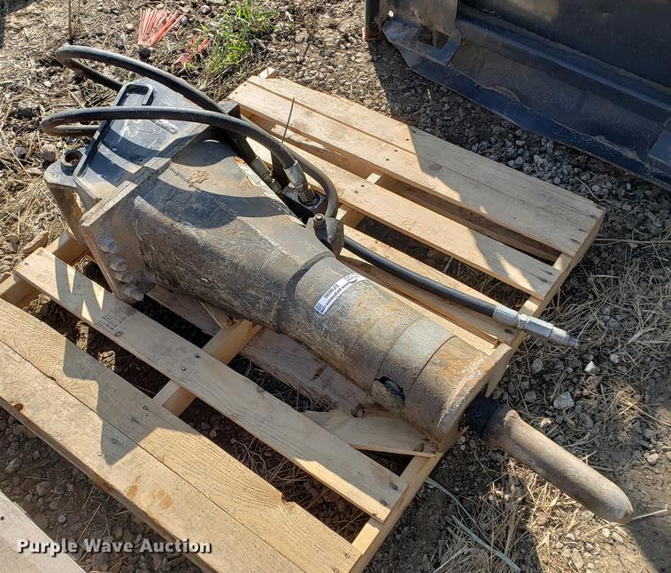 Bobcat HB880 breaker in Olathe, KS | Item EF9896 sold | Purple Wave