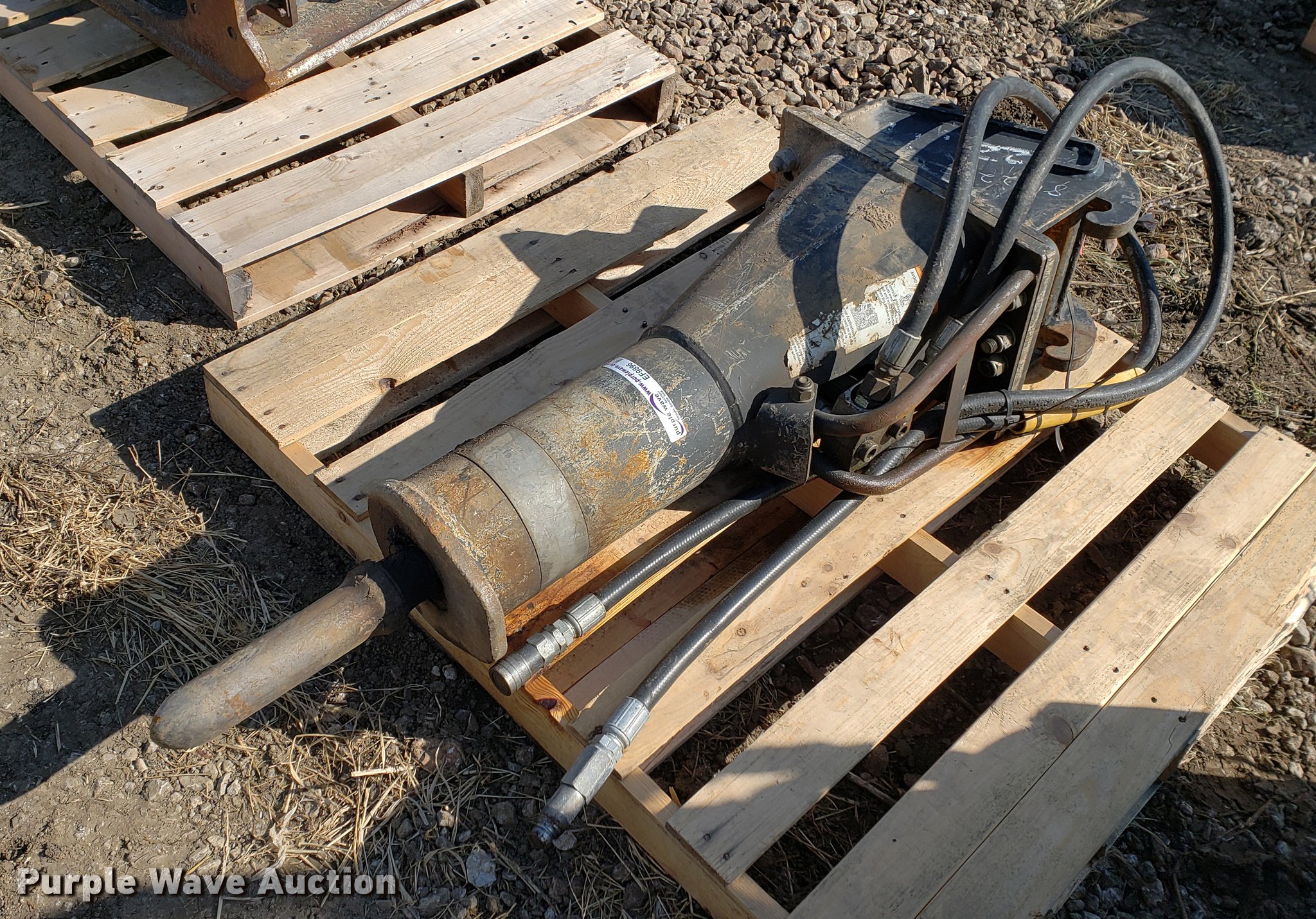 Bobcat HB880 breaker in Olathe, KS | Item EF9896 sold | Purple Wave