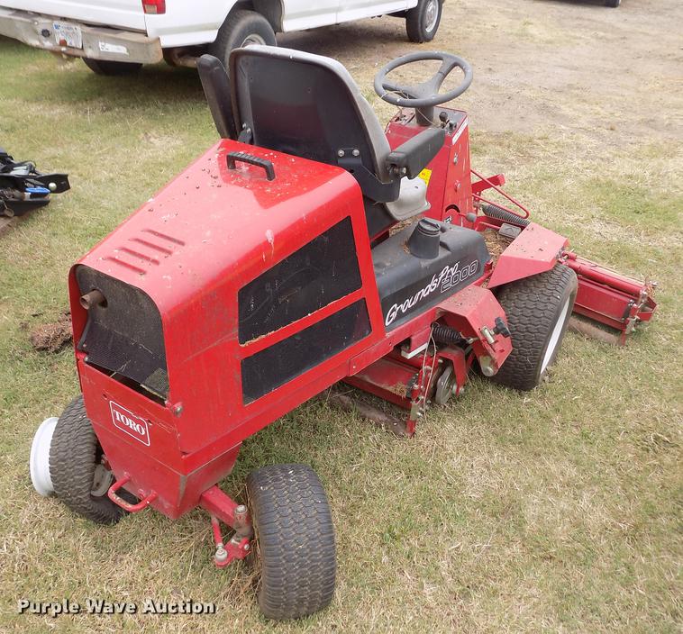 Toro GroundsPro 2000 riding lawn mower in Dodge City, KS | Item DY9047 ...