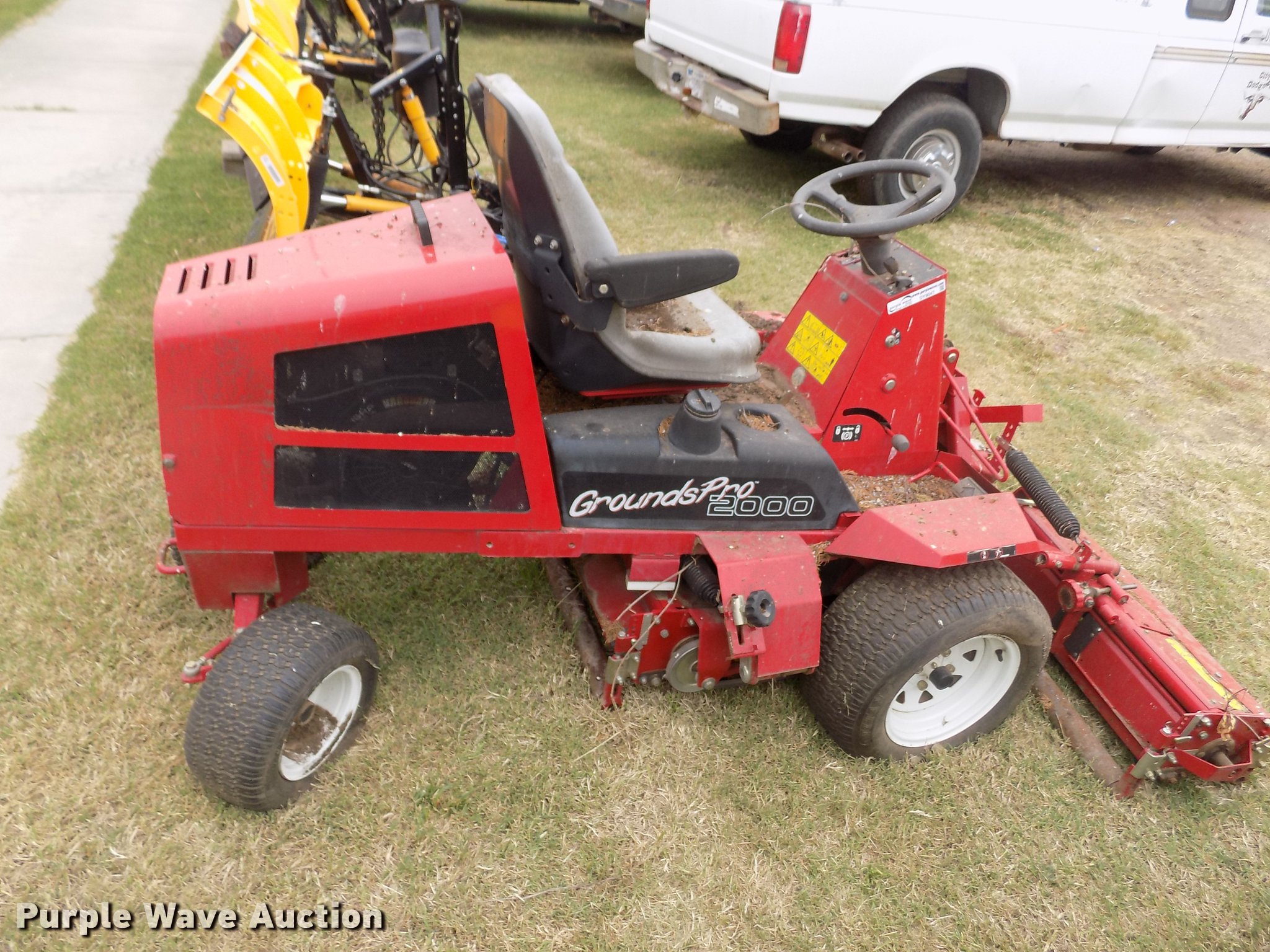 Toro GroundsPro 2000 riding lawn mower in Dodge City, KS | Item DY9047 ...
