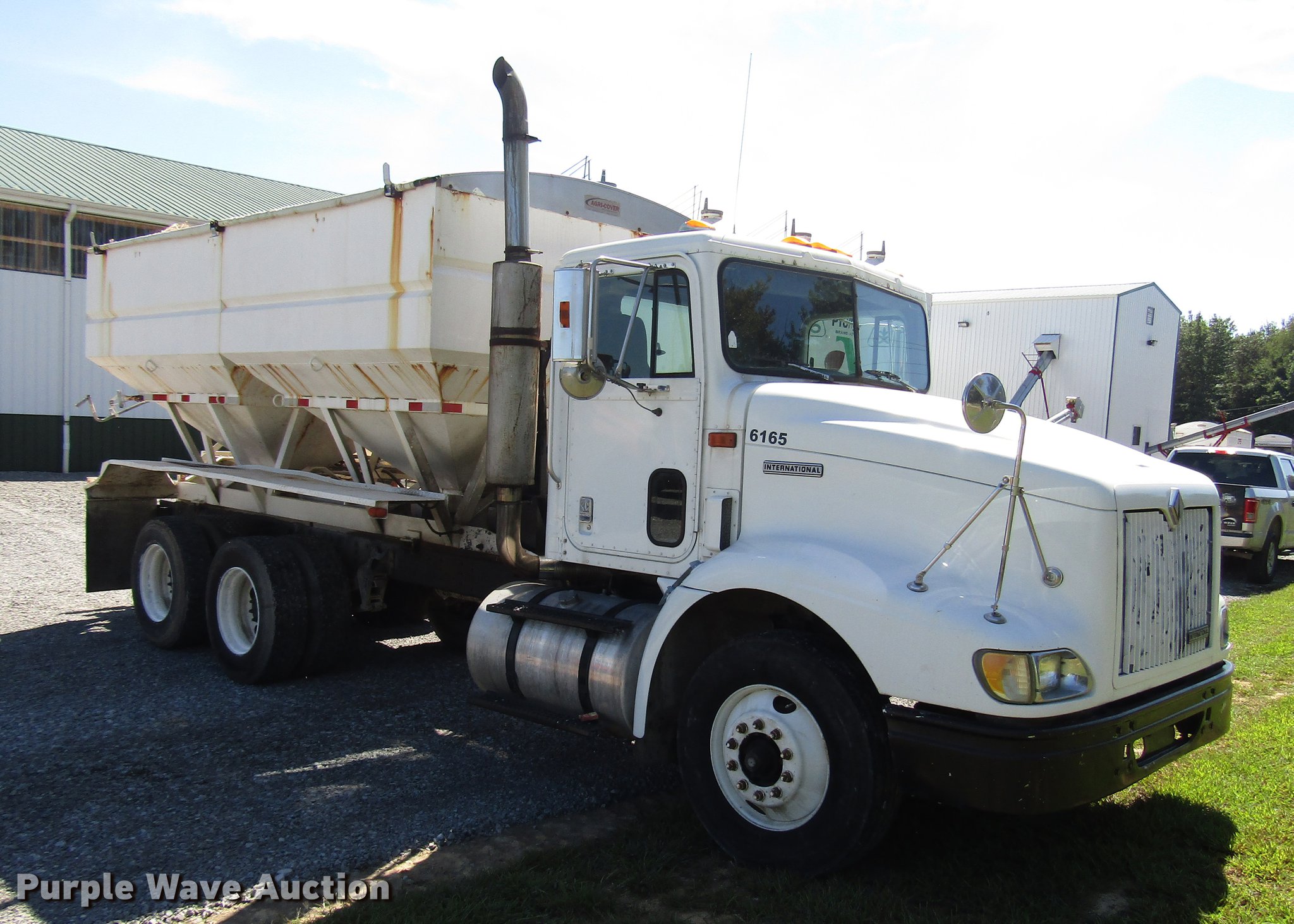 1999 International 9100 fertilizer tender truck in Sacramento, KY ...