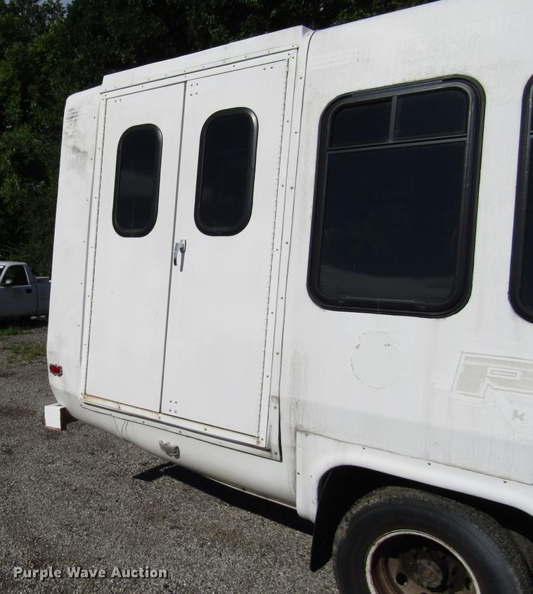 1998 Ford Econoline E450 Super Duty shuttle bus in Kansas City, KS ...