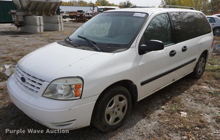 2007 Ford Freestar van in Kansas City, KS | Item DF1512 sold | Purple Wave