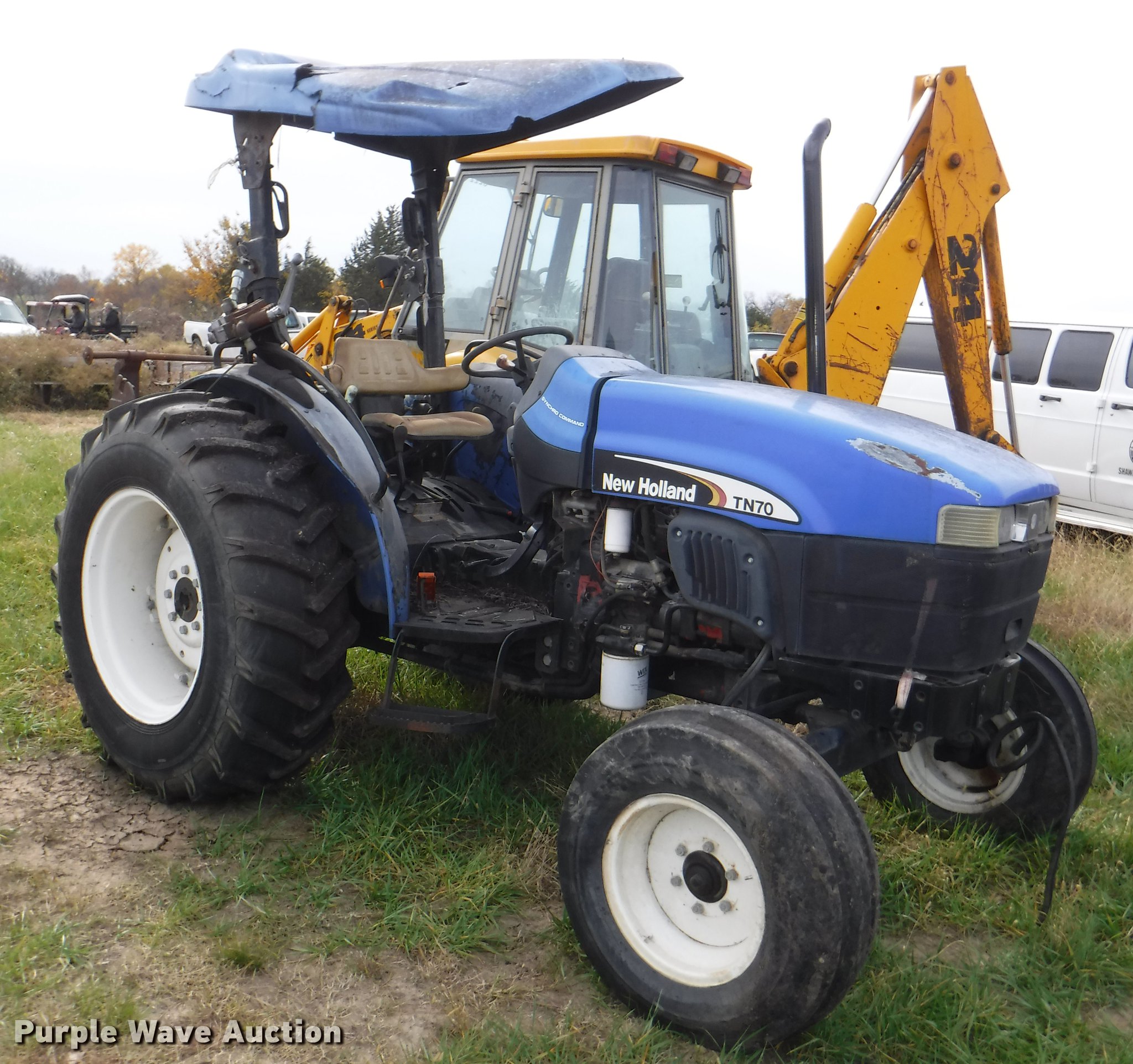 New Holland TN70 tractor in Topeka, KS | Item DF1987 sold | Purple Wave