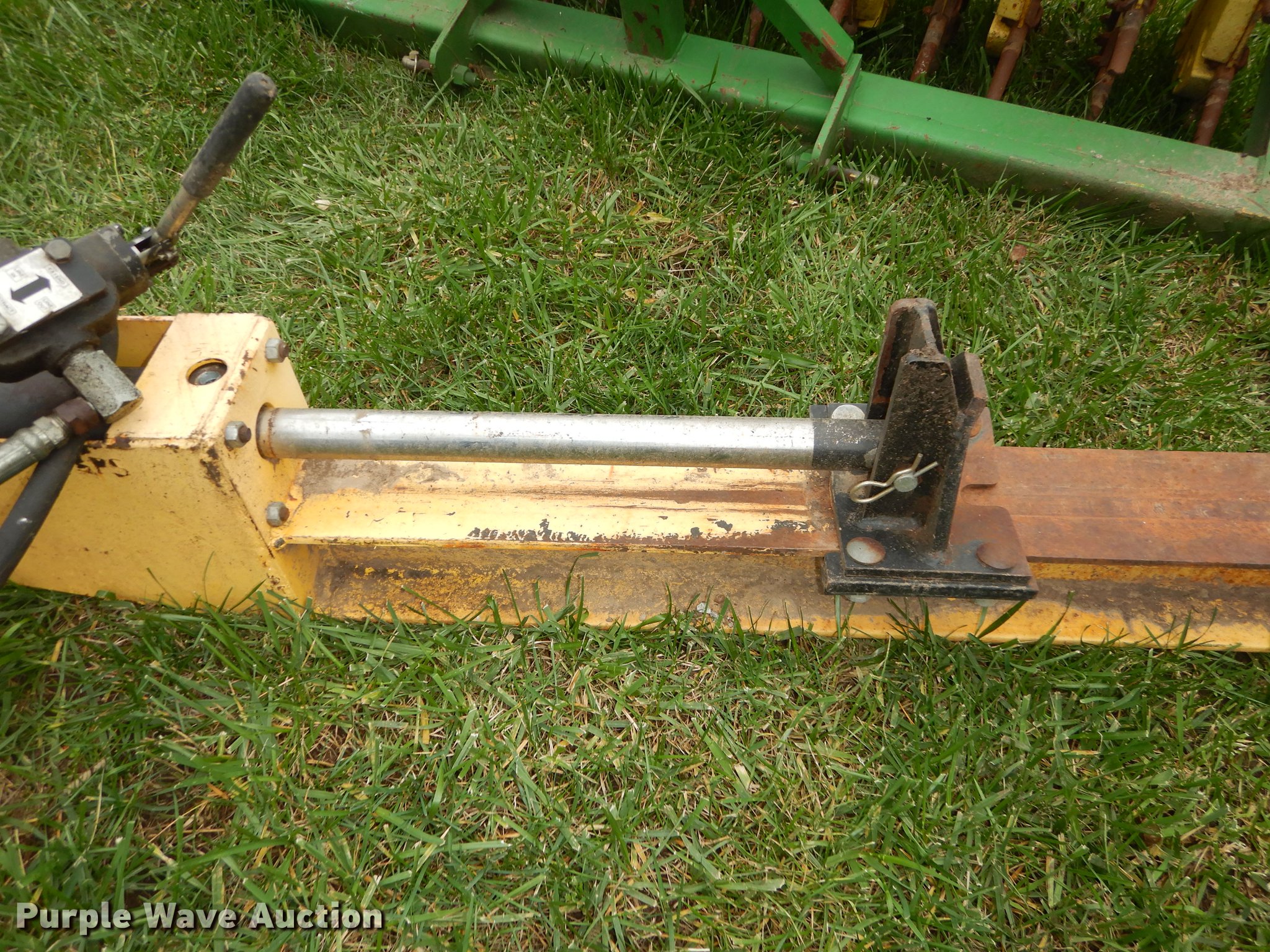 Kelly KLS36H log splitter in Shawnee, KS | Item FS9408 sold | Purple Wave