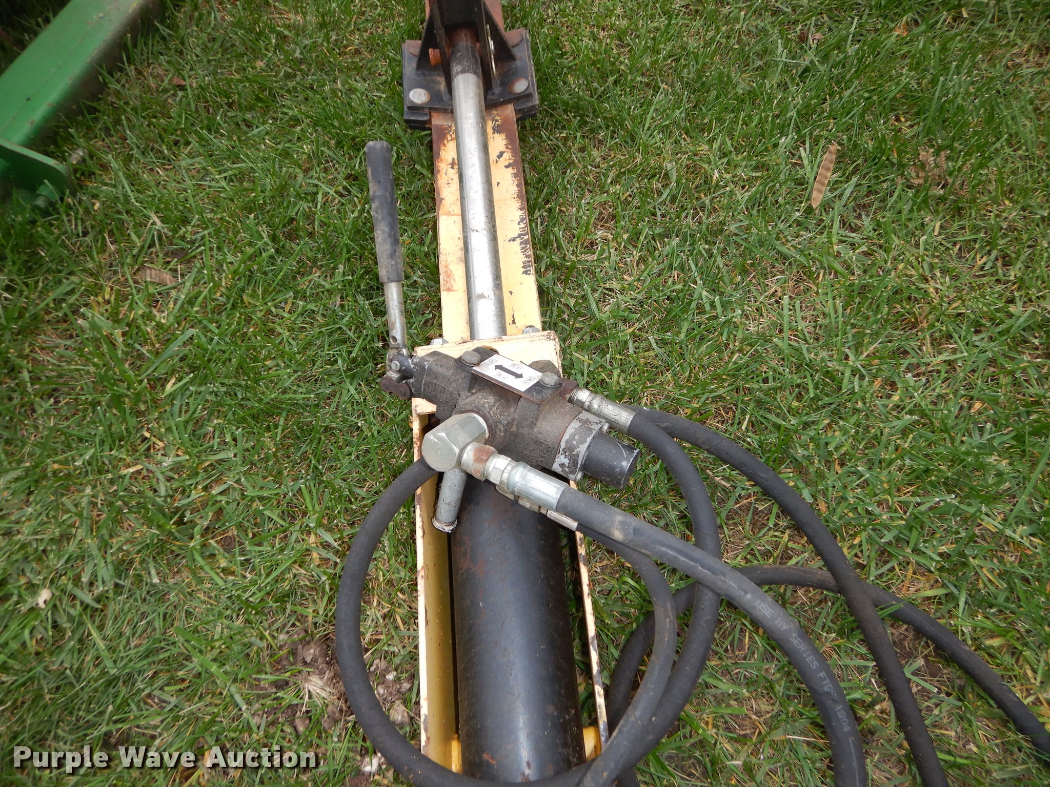 Kelly KLS36H log splitter in Shawnee, KS | Item FS9408 sold | Purple Wave