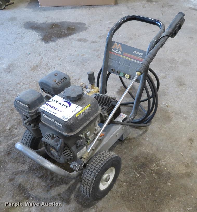 Mi-T-M pressure washer in Augusta, KS | Item DE6517 sold | Purple Wave
