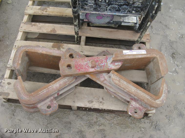 (2) shop built beam tongs in Wichita, KS | Item DQ9679 sold | Purple Wave