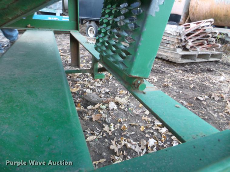 Screening hopper in Rochester, MN | Item DX9678 sold | Purple Wave