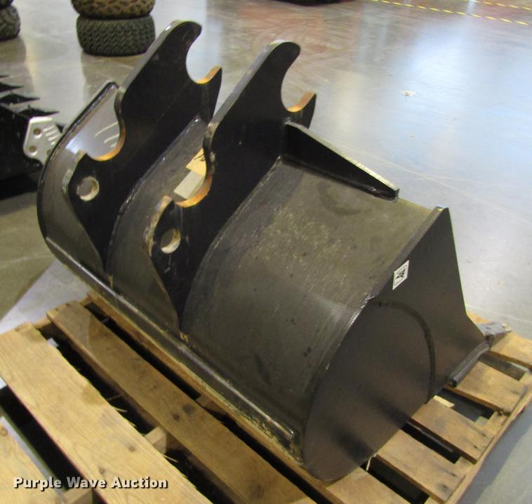 Kubota K7921 bucket in Grapevine, TX | Item EB9617 sold | Purple Wave