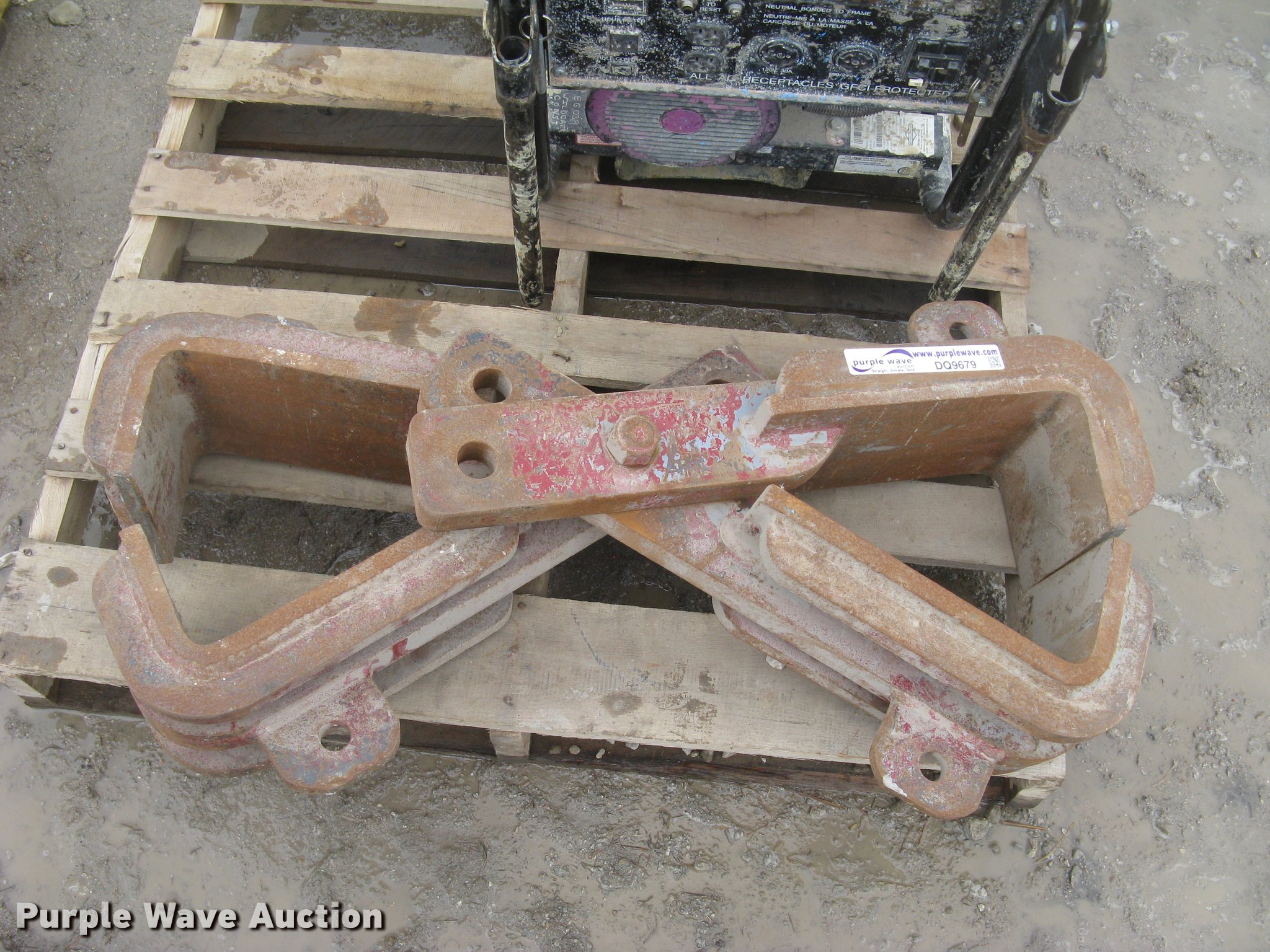 (2) shop built beam tongs in Wichita, KS | Item DQ9679 sold | Purple Wave