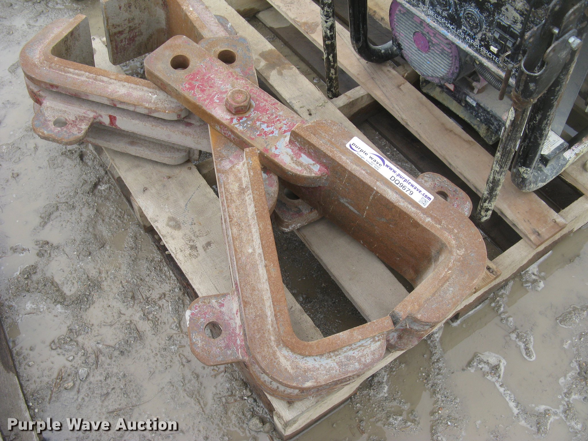 (2) shop built beam tongs in Wichita, KS | Item DQ9679 sold | Purple Wave