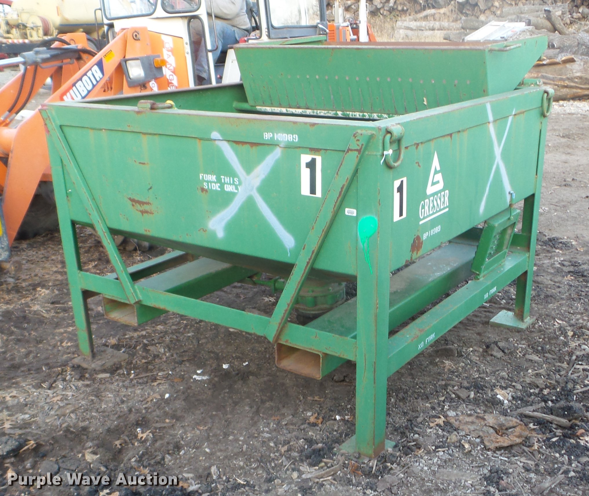 Screening hopper in Rochester, MN | Item DX9678 sold | Purple Wave