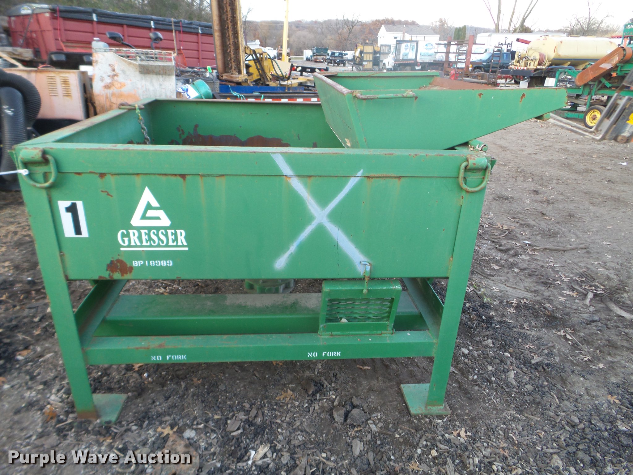 Screening hopper in Rochester, MN | Item DX9678 sold | Purple Wave