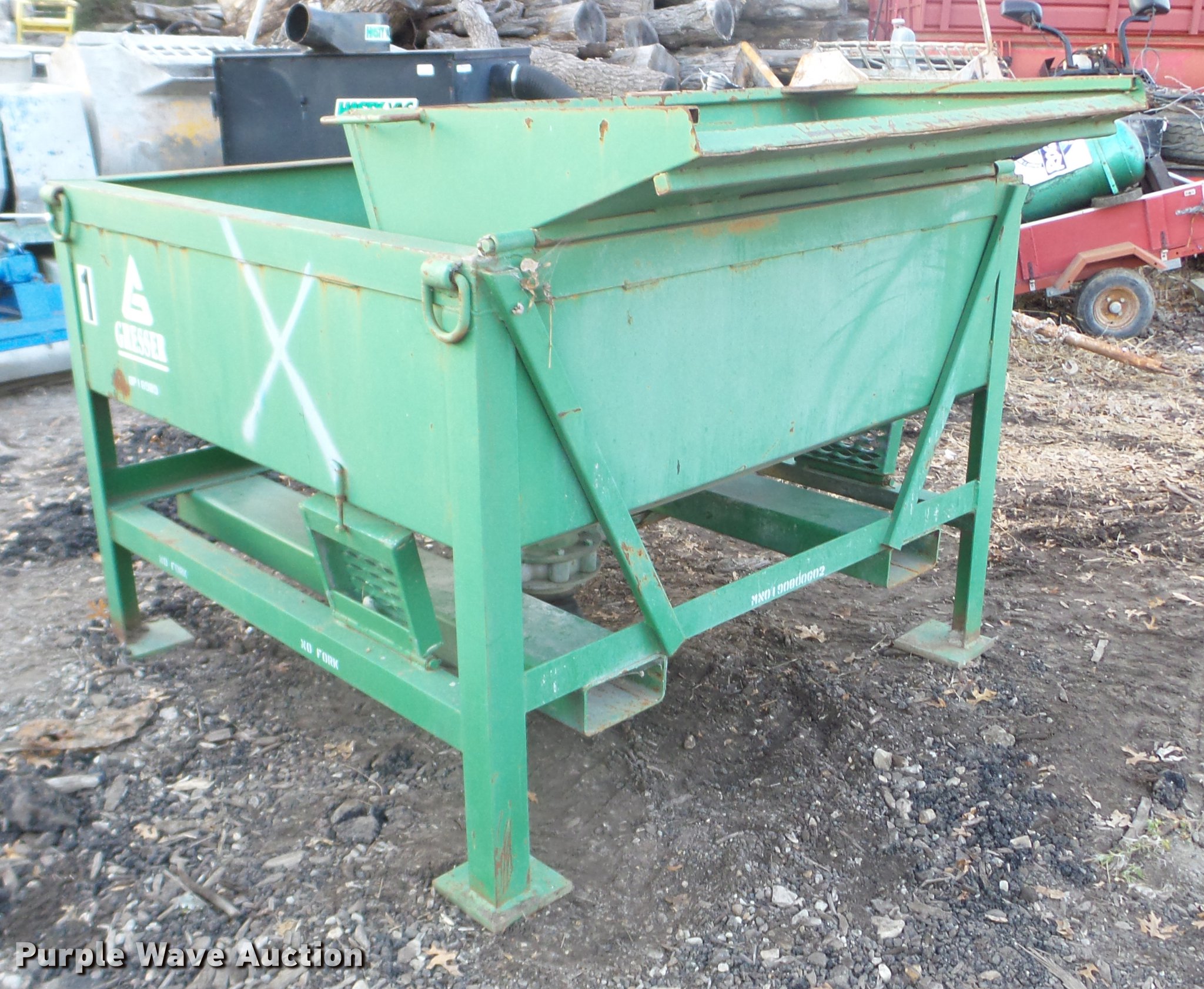 Screening hopper in Rochester, MN | Item DX9678 sold | Purple Wave