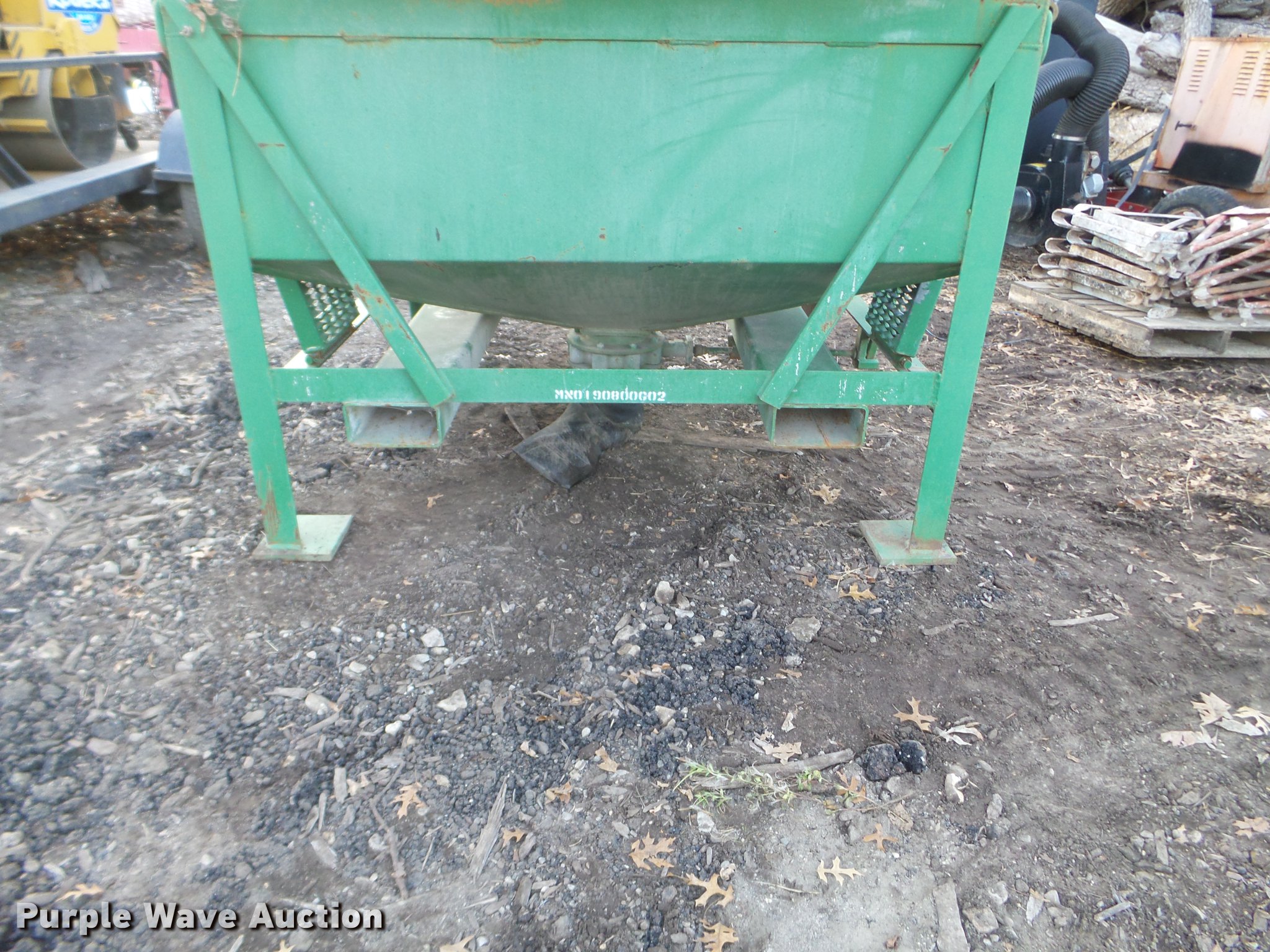 Screening hopper in Rochester, MN | Item DX9678 sold | Purple Wave