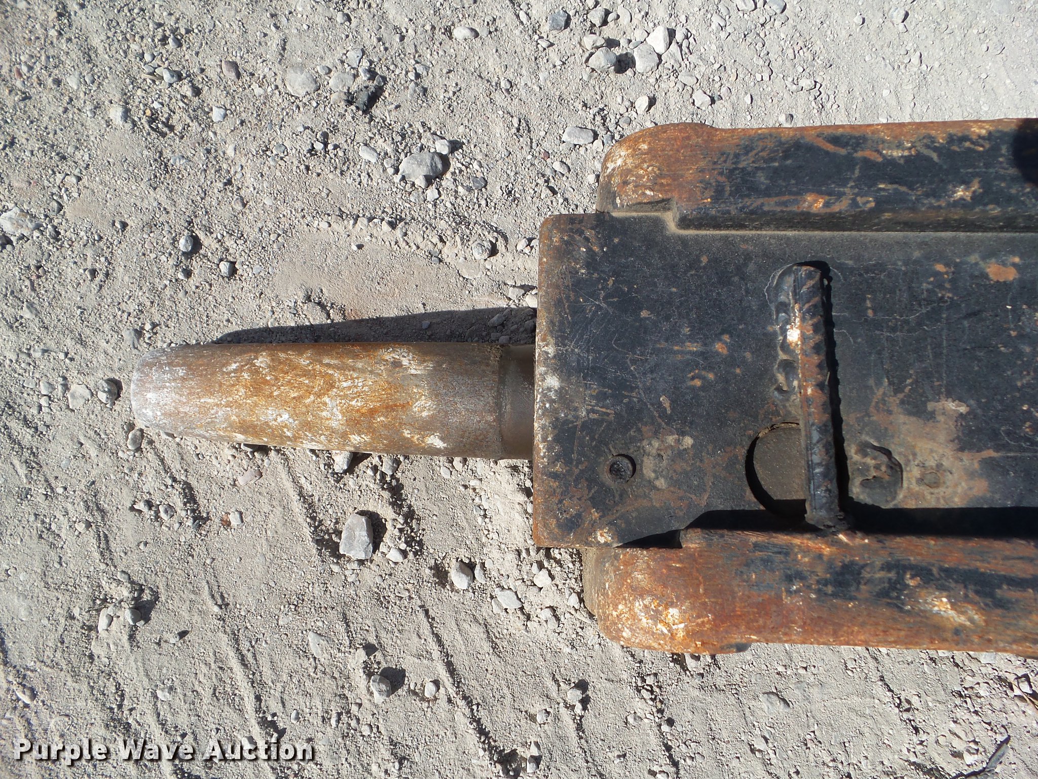 Bobcat 2570 breaker in Anita, IA | Item DZ9488 for sale | Purple Wave