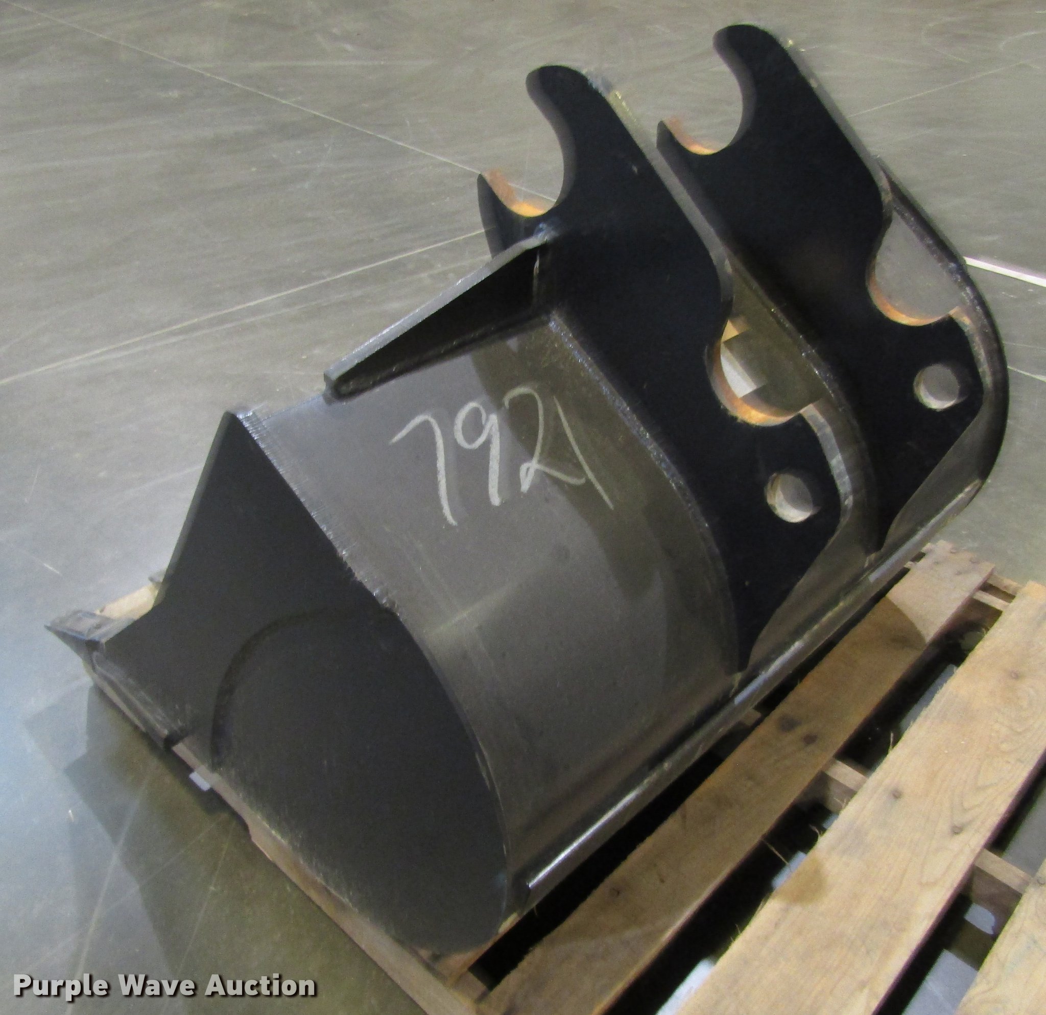 Kubota K7921 bucket in Grapevine, TX | Item EB9617 sold | Purple Wave