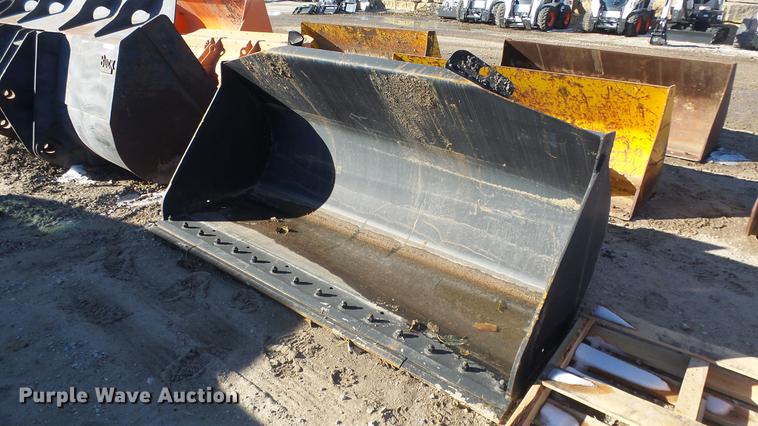 JCB loader bucket in Wichita, KS | Item EH9079 sold | Purple Wave