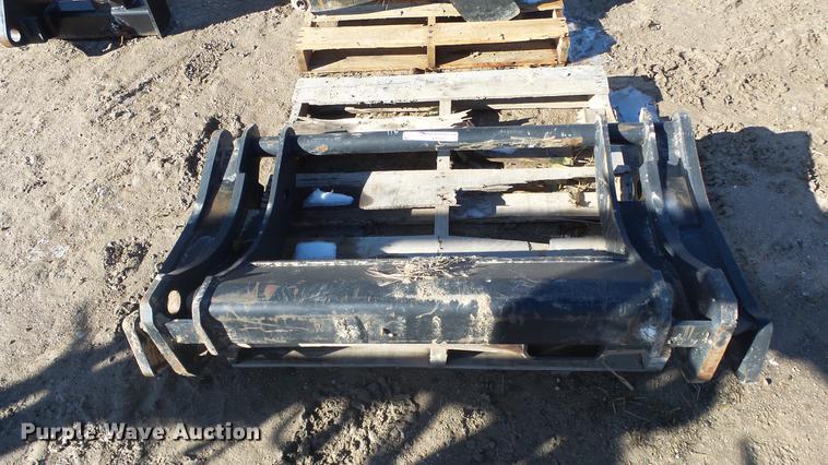 JCB bar frame in Wichita, KS | Item EH9107 sold | Purple Wave
