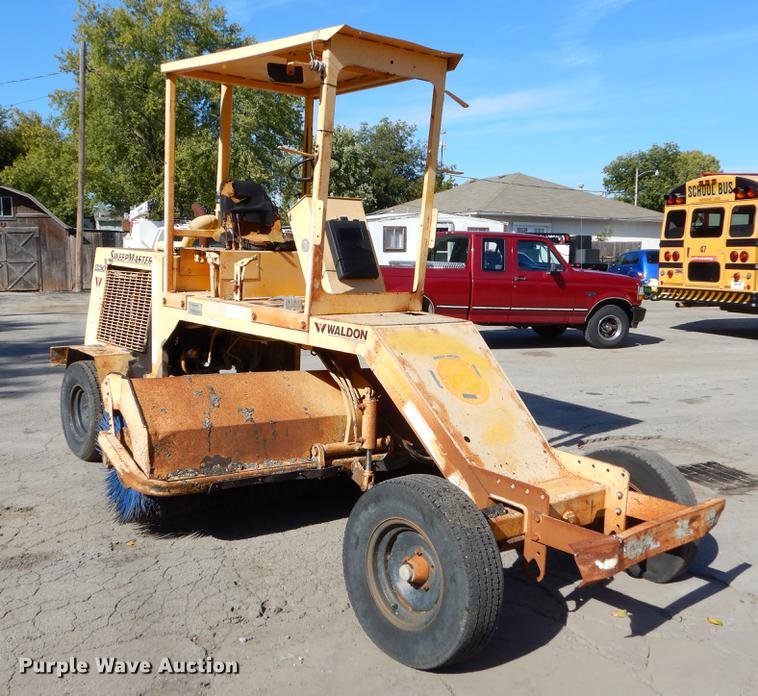 Waldon 250 sweeper in Collinsville, OK | Item EO9737 sold | Purple Wave