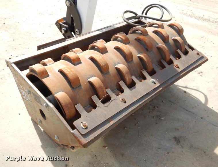 Bobcat vibratory roller attachment in Tulsa, OK | Item EO9738 sold ...