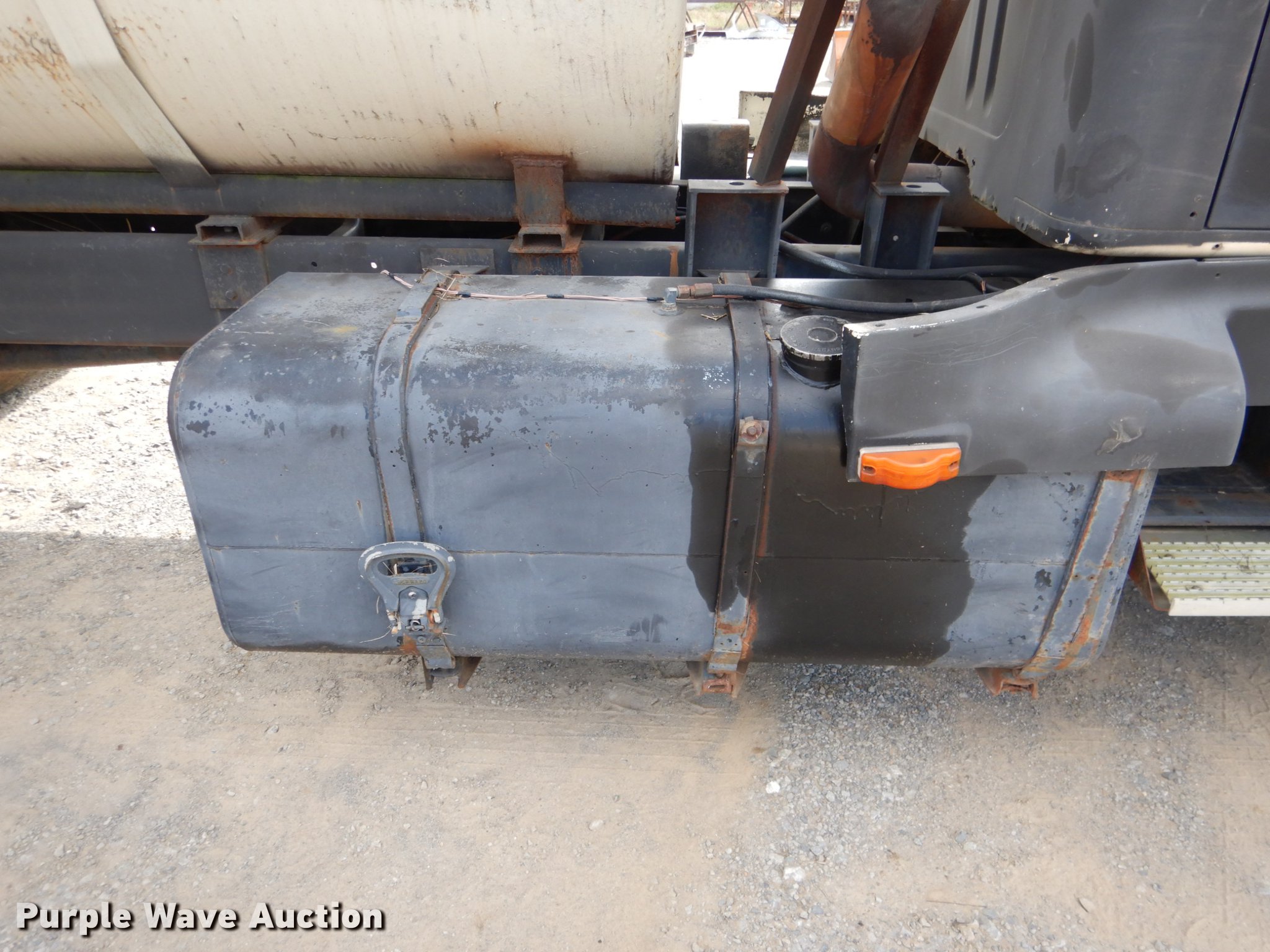 1989 International 8300 tank truck in Alderson, OK | Item DF2025 sold ...