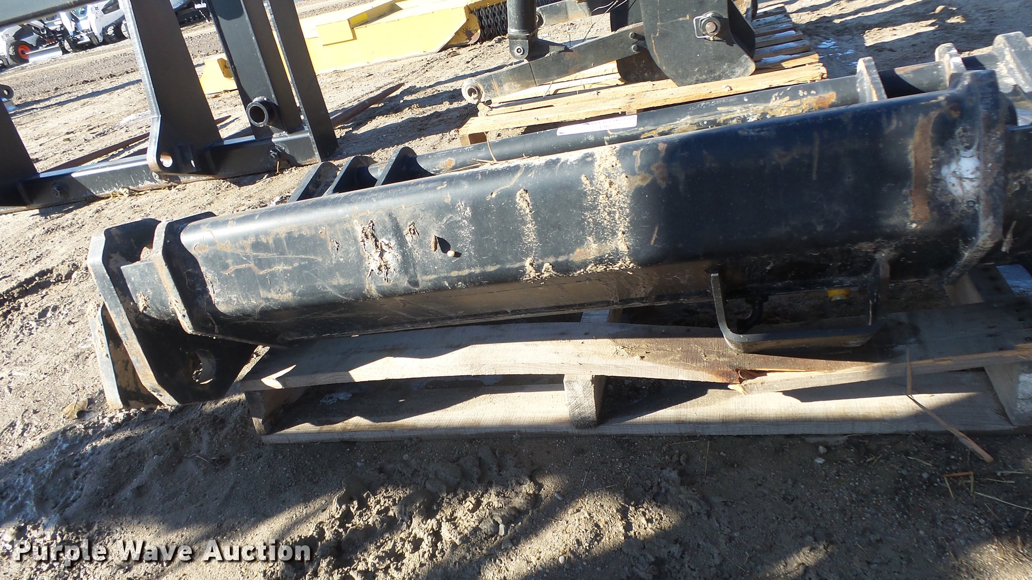 JCB bar frame in Wichita, KS | Item EH9107 sold | Purple Wave