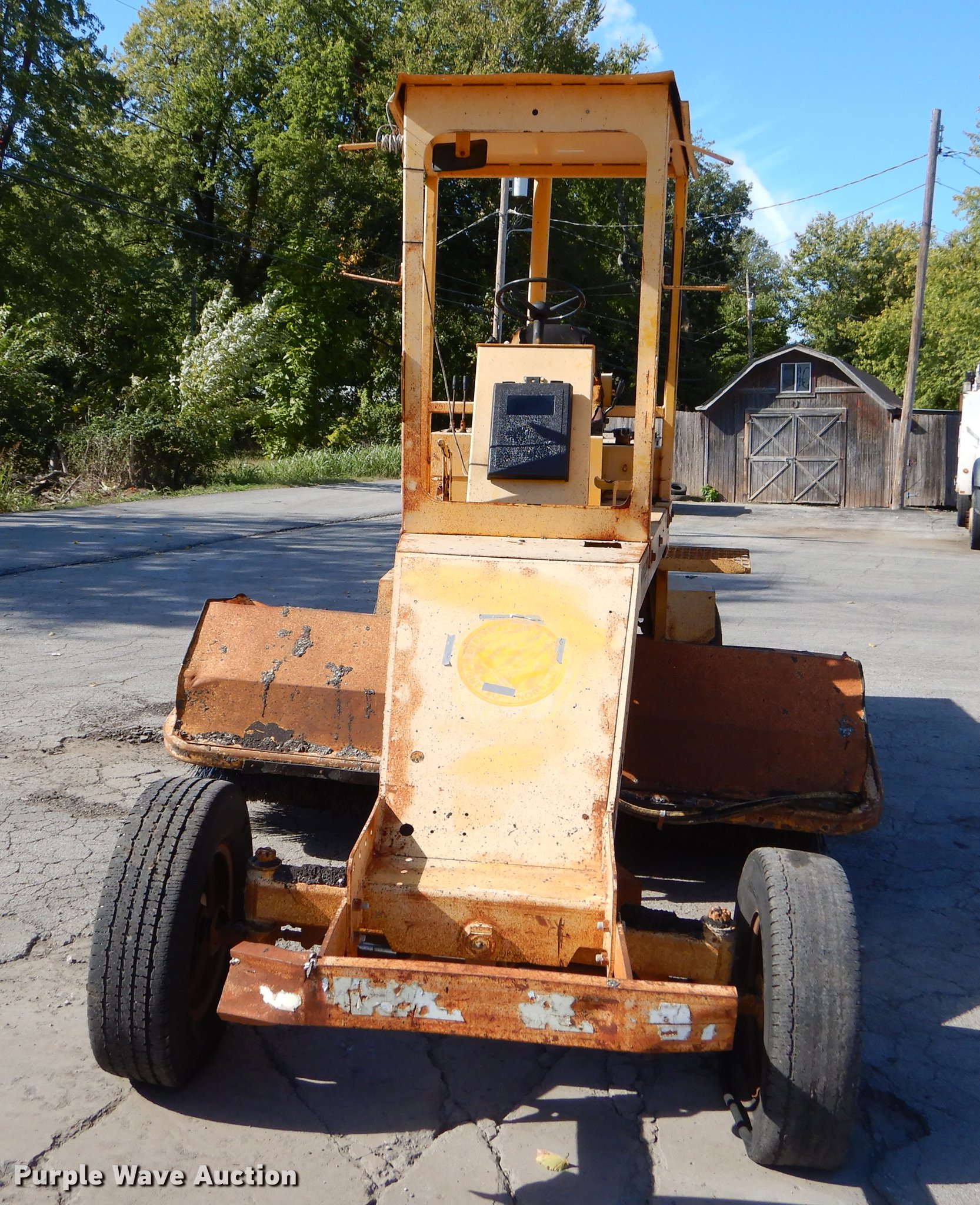 Waldon 250 sweeper in Collinsville, OK | Item EO9737 sold | Purple Wave