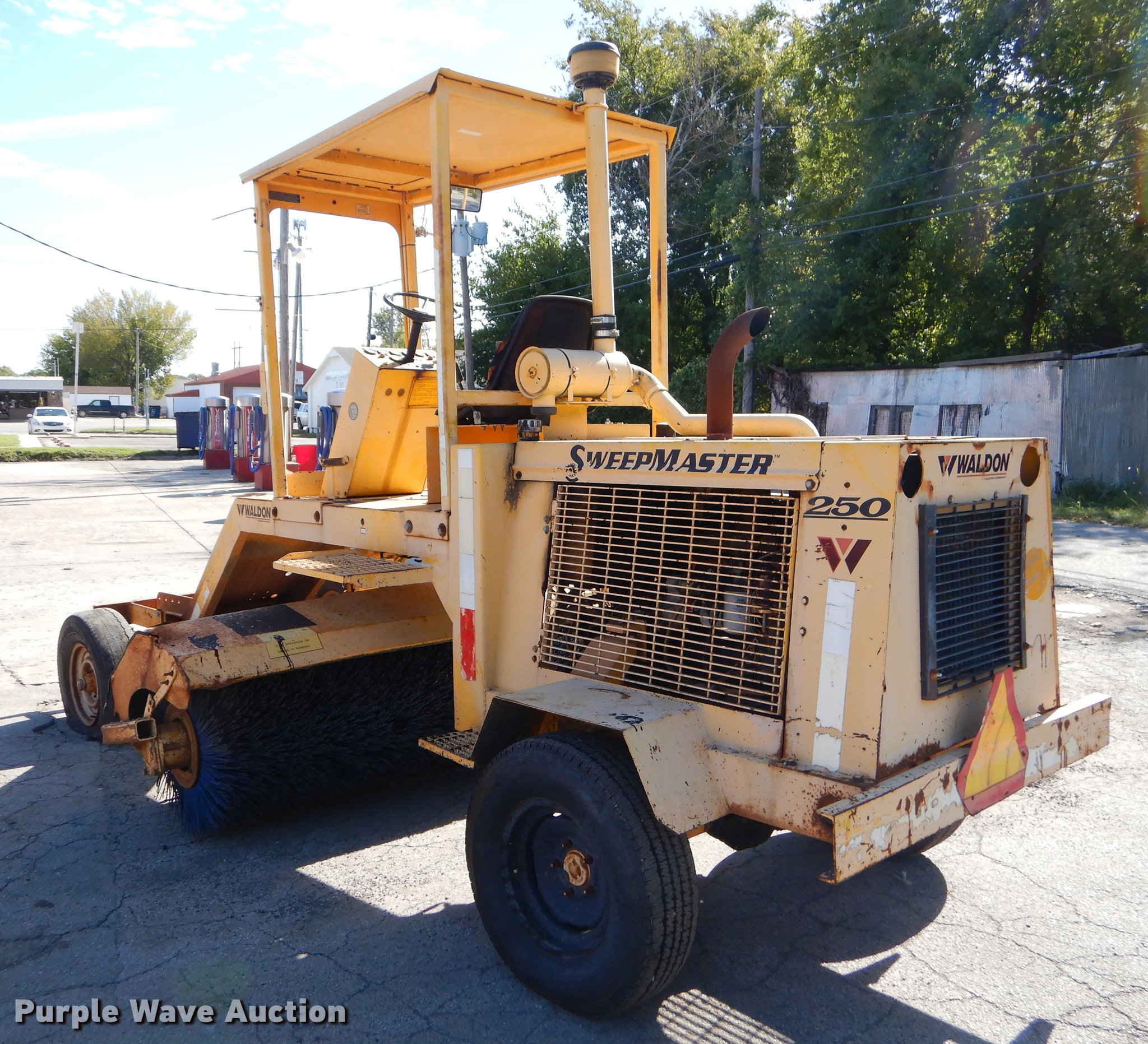 Waldon 250 sweeper in Collinsville, OK | Item EO9737 sold | Purple Wave